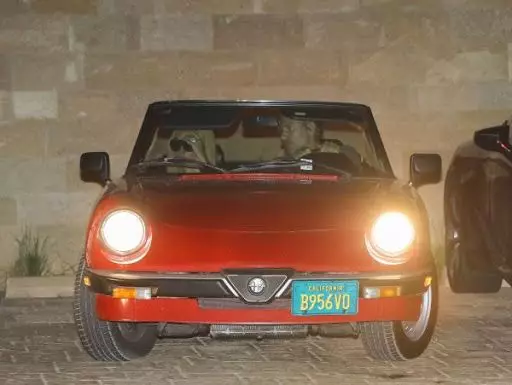 Lady Gaga në një merimangë alfa romeo të vitit 1986