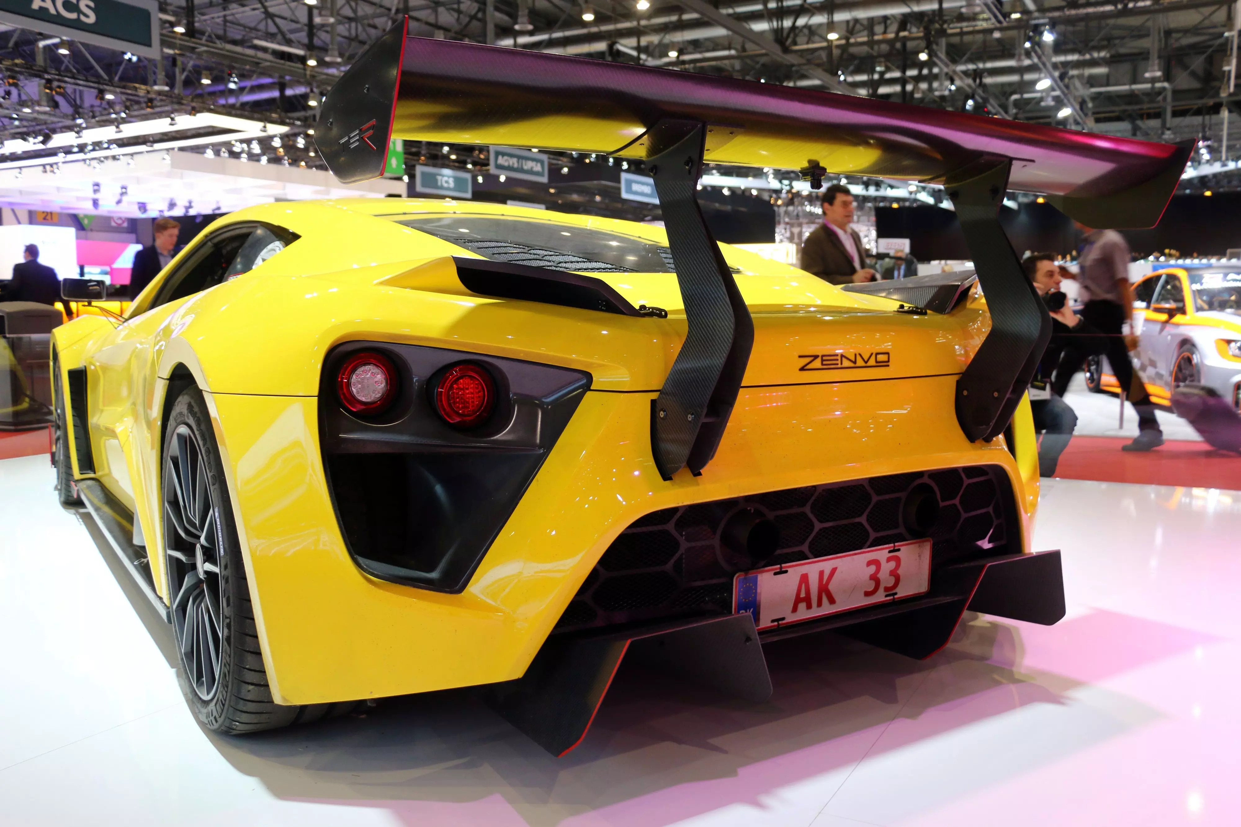 Automotive design, Yellow, Supercar, Performance car, Sports car, Spoiler, Automotive nga suga, Auto part, Auto show, Exhibition,