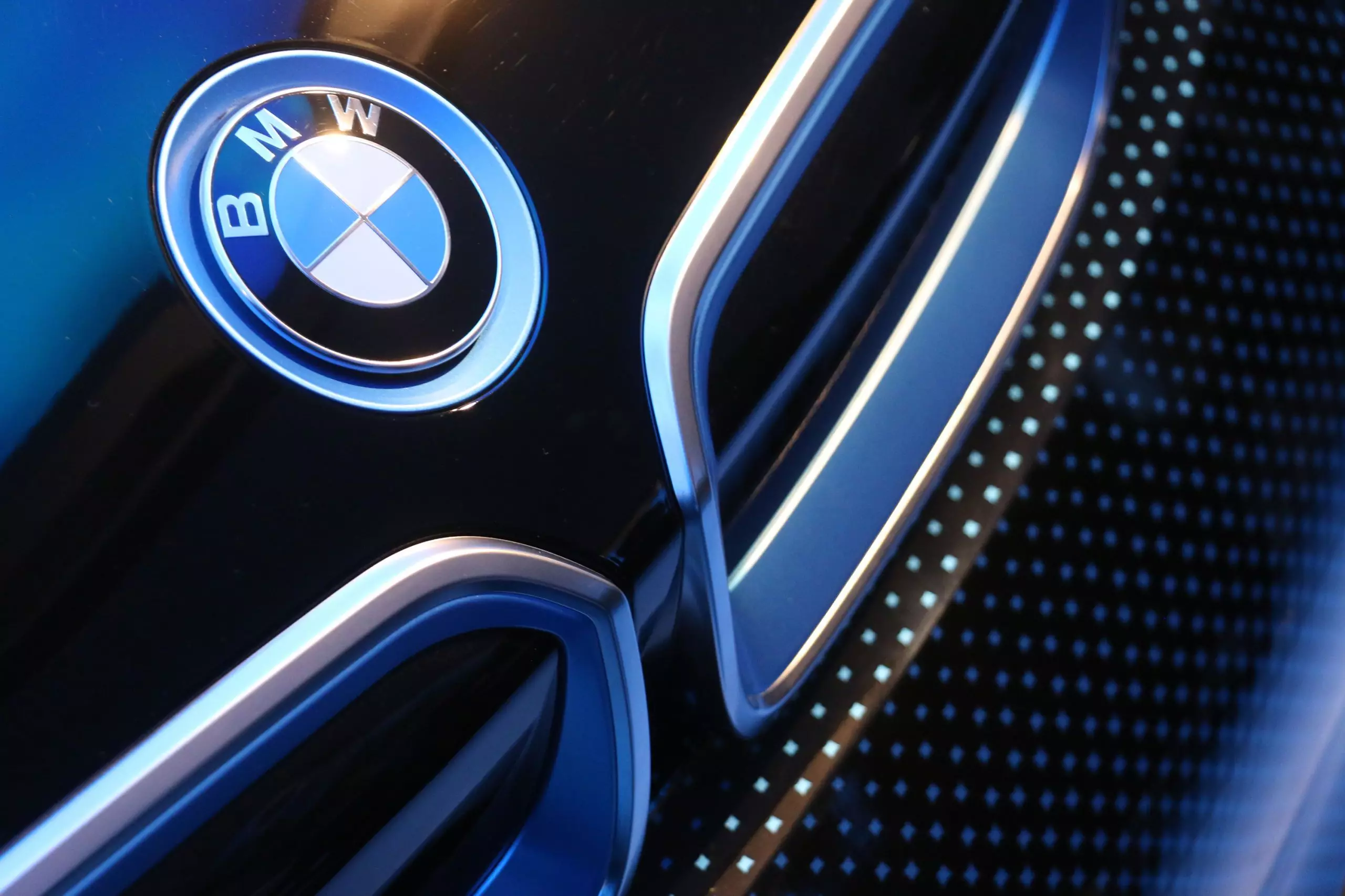 Blue, Automotive design, Automotive exterior, Electric blue, Logo, Light, Symbol, Azure, Cobalt blue, Majorelle blue,