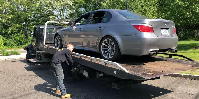 Min $10 500 V10 BMW M5 er samtidig strålende og forferdelig