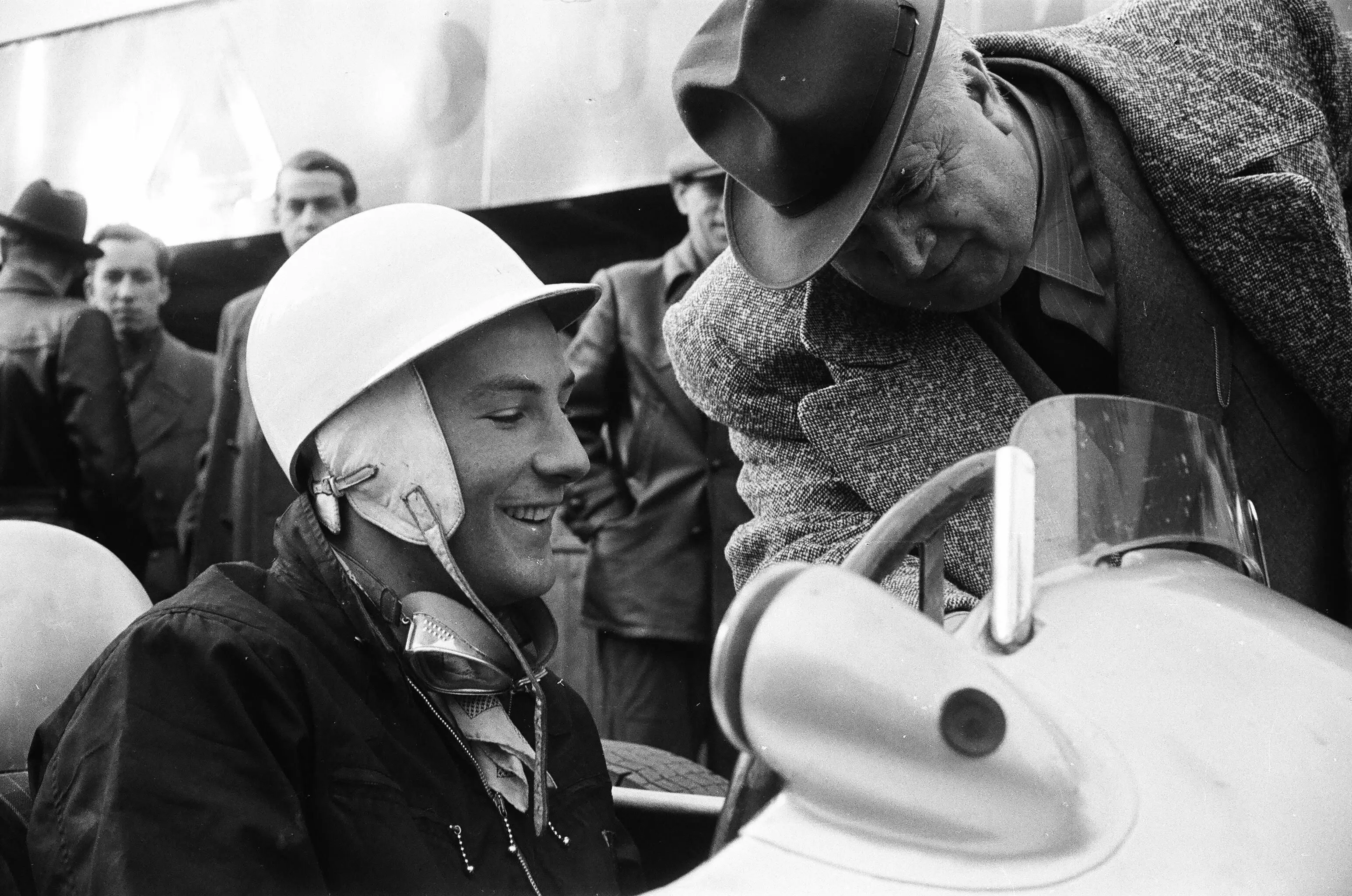Stirling Moss vid första gången Mercedes-Benze