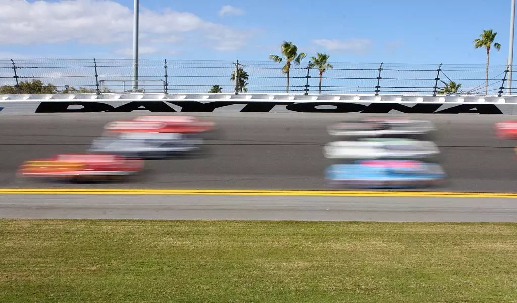 21 febrewaris 2016 auto's race trije breed yn beurt 4 tidens de daytona 500 by daytona ynternasjonale speedway, daytona beach, florida foto troch malcolm hopeicon sportswire foto troch malcolm hopeicon sportswirecorbisicon sportswire fia Getty Images