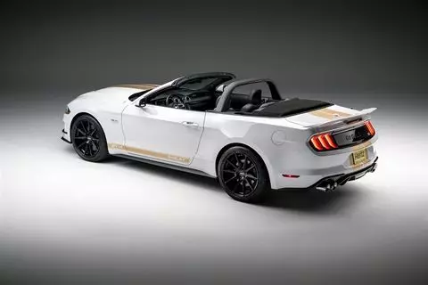 Shelby gt h hertz pronájem exteriéru tři čtvrtiny pohled