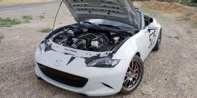 Canjin MX-5 Miata V8 na 2016 - Flyin' Miata V8 Swap