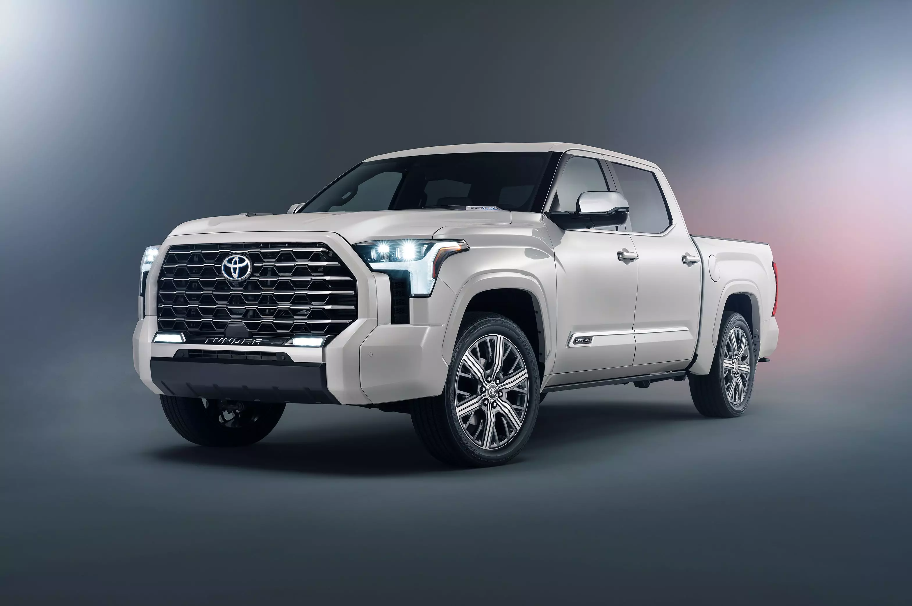 2022 Toyota Tundra Capstone sharhi: Niqobdagi Lexus