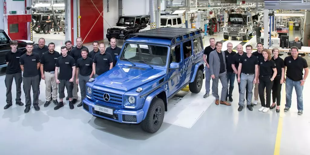 Kara aracı, Araç, Araba, Mercedes-benz g-sınıfı, Motorlu araç, Sportif araç, Otomotiv tasarımı, Mercedes-benz, Otomobil şovu, Lüks araç,