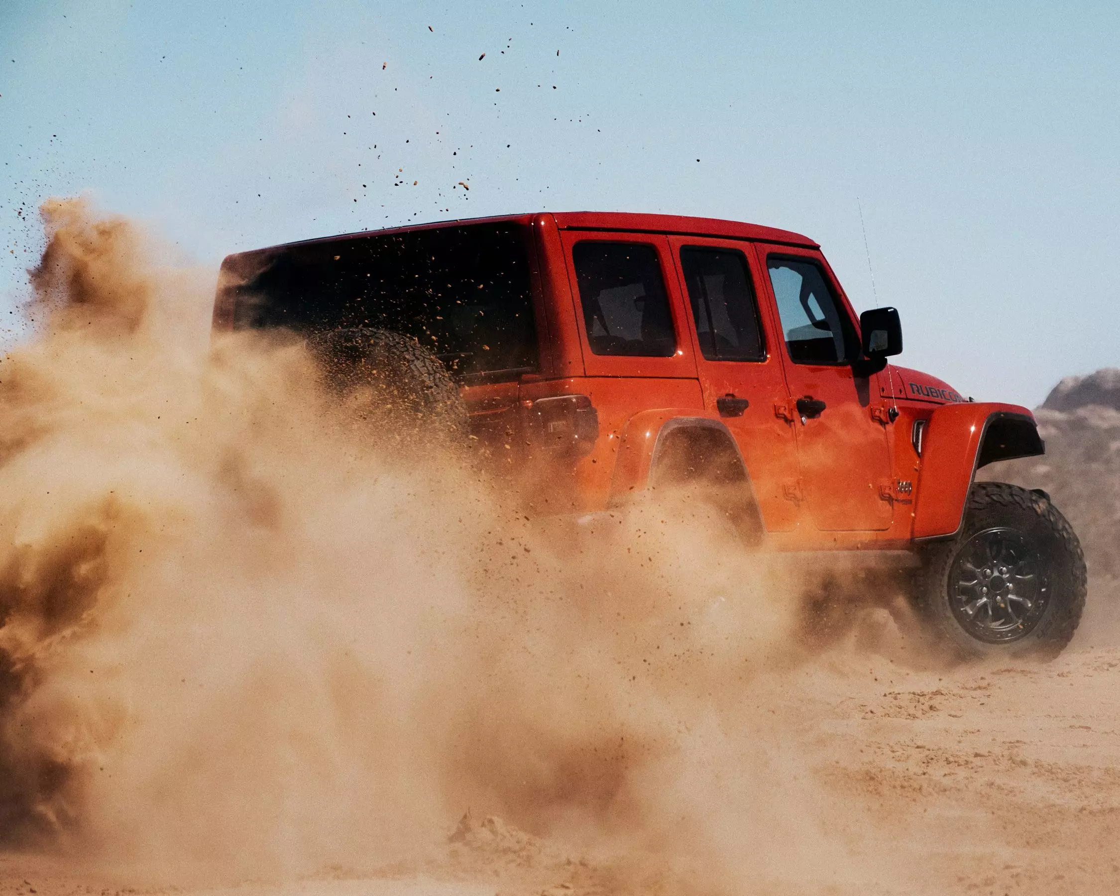 Jeep Wrangler 392 Syn: Taňrylar jülgesinde daşarky ýol