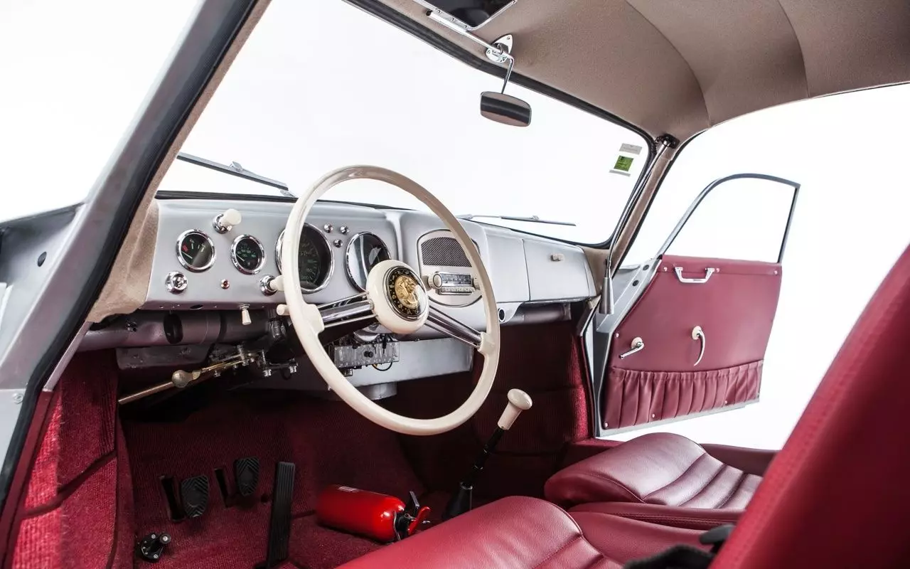 Land vehicle, Vehicle, Car, Motor vehicle, Steering part, Steering wheel, Classic car, Classic, Vintage car, Center console,