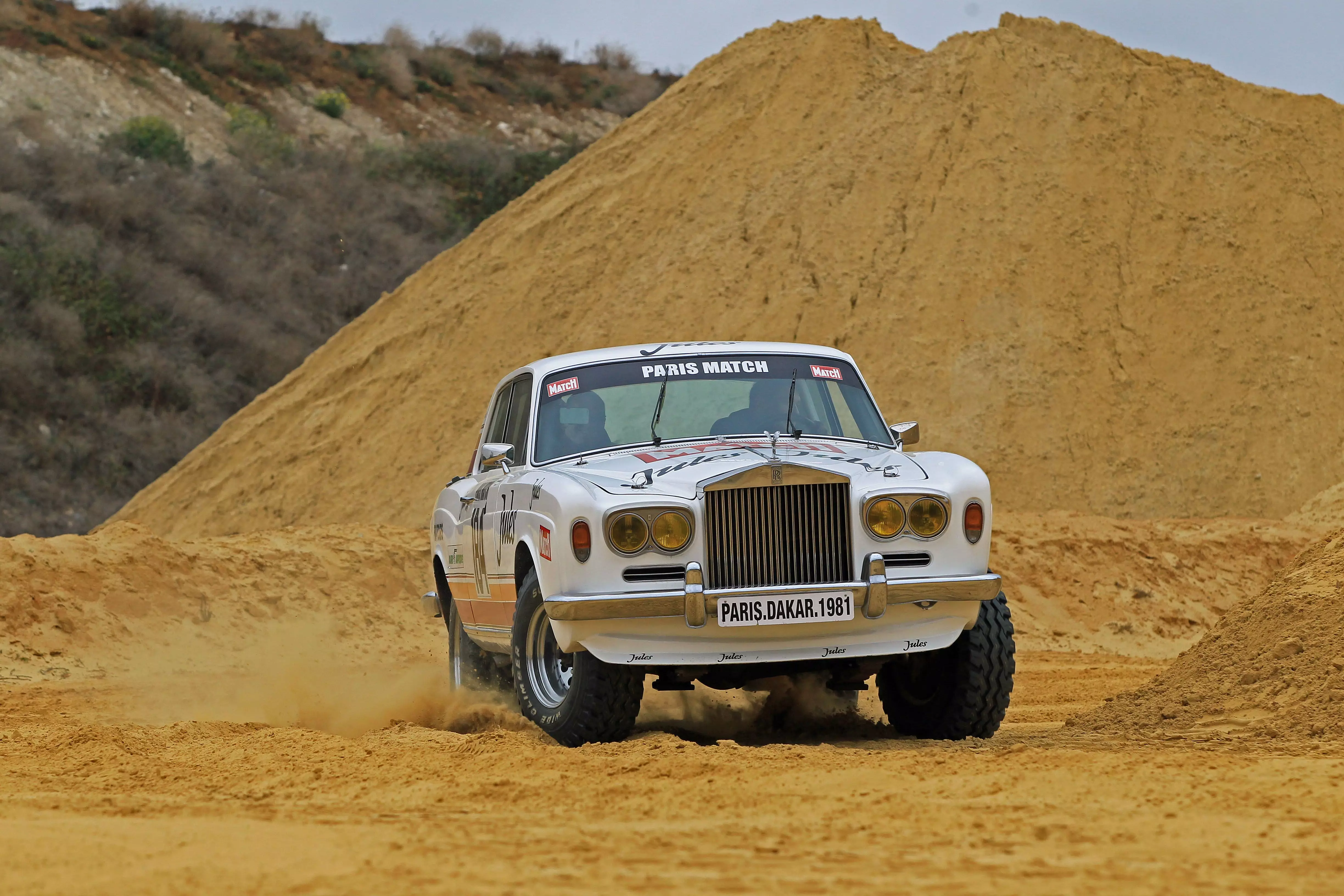 Landvoertuig, Voertuig, Motor, Gereelde tydren, Luukse voertuig, Coupé, Klassieke motor, Tydrenaanval, Tydren, Motorontwerp,