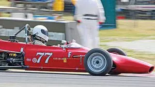 Un Caldwell D9, semellante ao coche que conduciu Skip Barber para gañar o primeiro campionato de FF no SCC