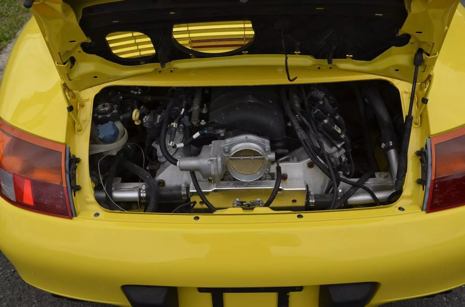 Porsche 911 996 V8 swap LS3 motor shot