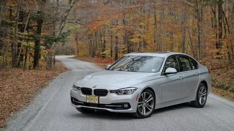 سيارة BMW 330e iPerformance