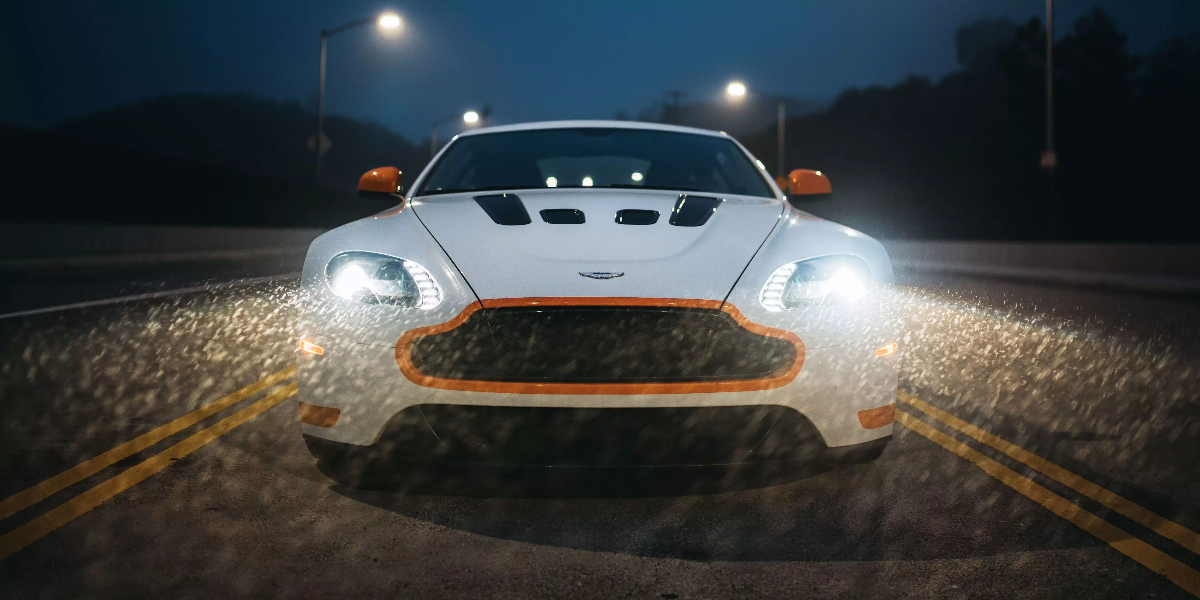 Aston Martin V12 Vantage S təlimatı