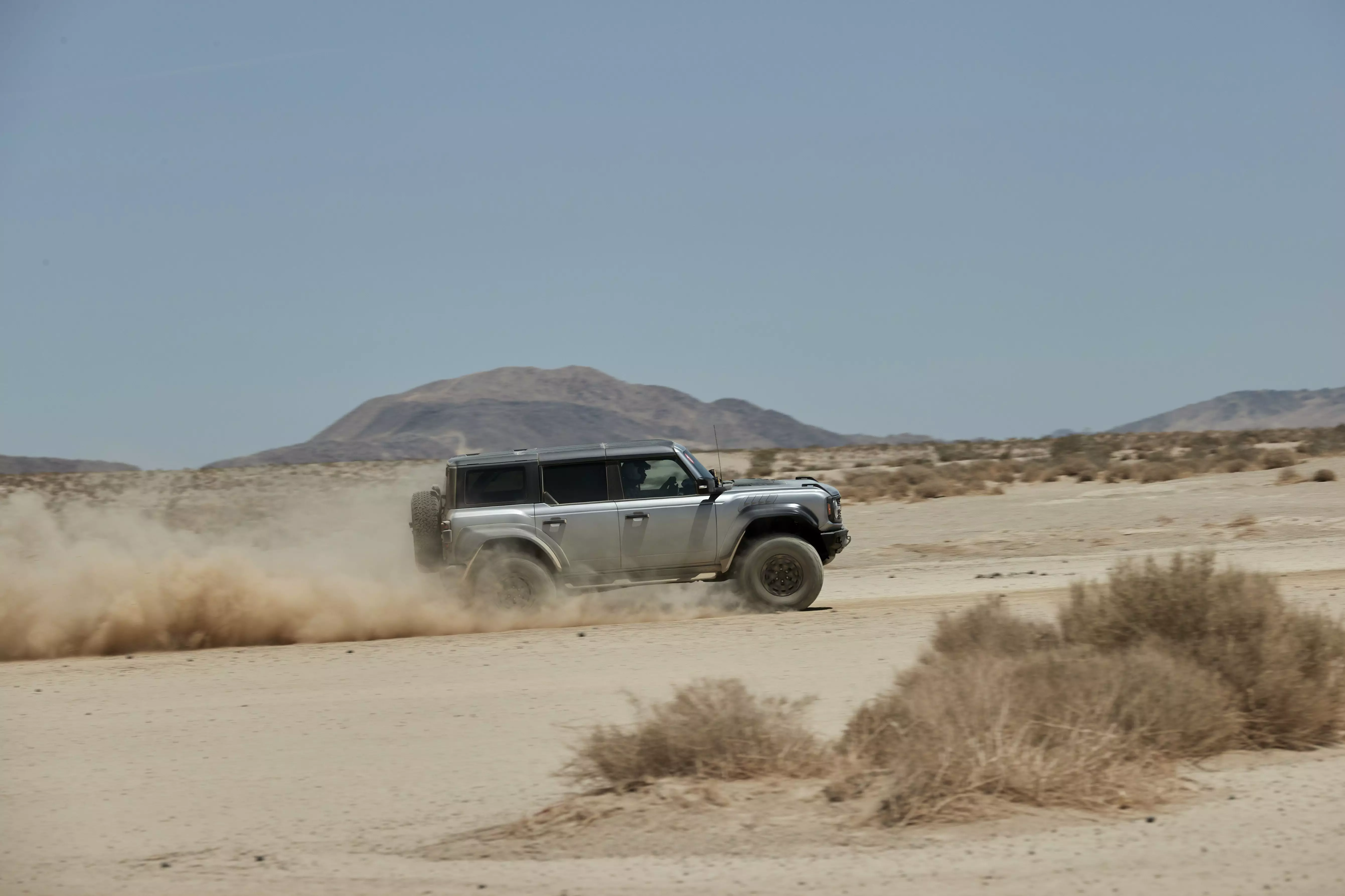 ford bronco raptor alta velocidade desert run