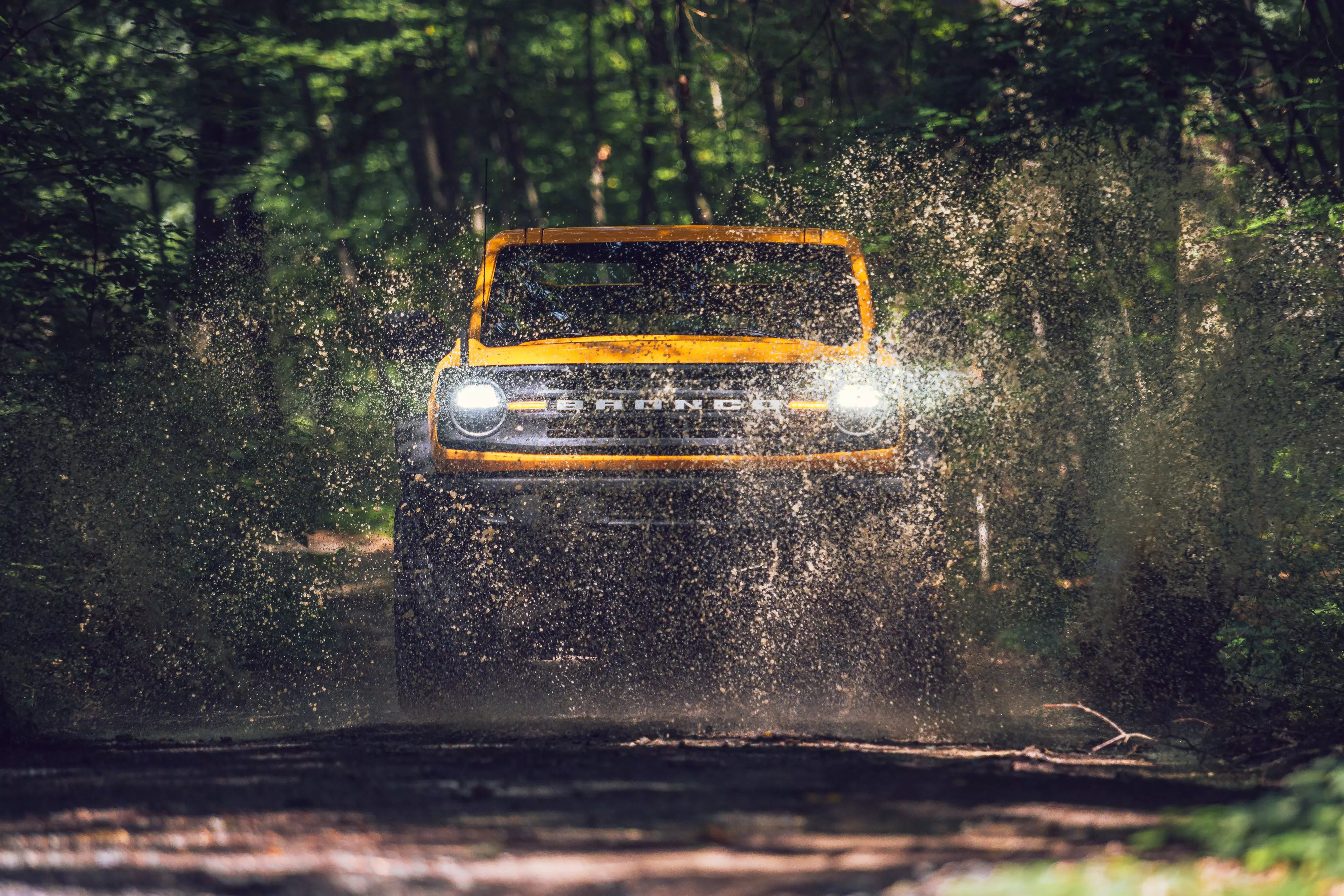 ford bronco sasquatch due porte giallo del 2021