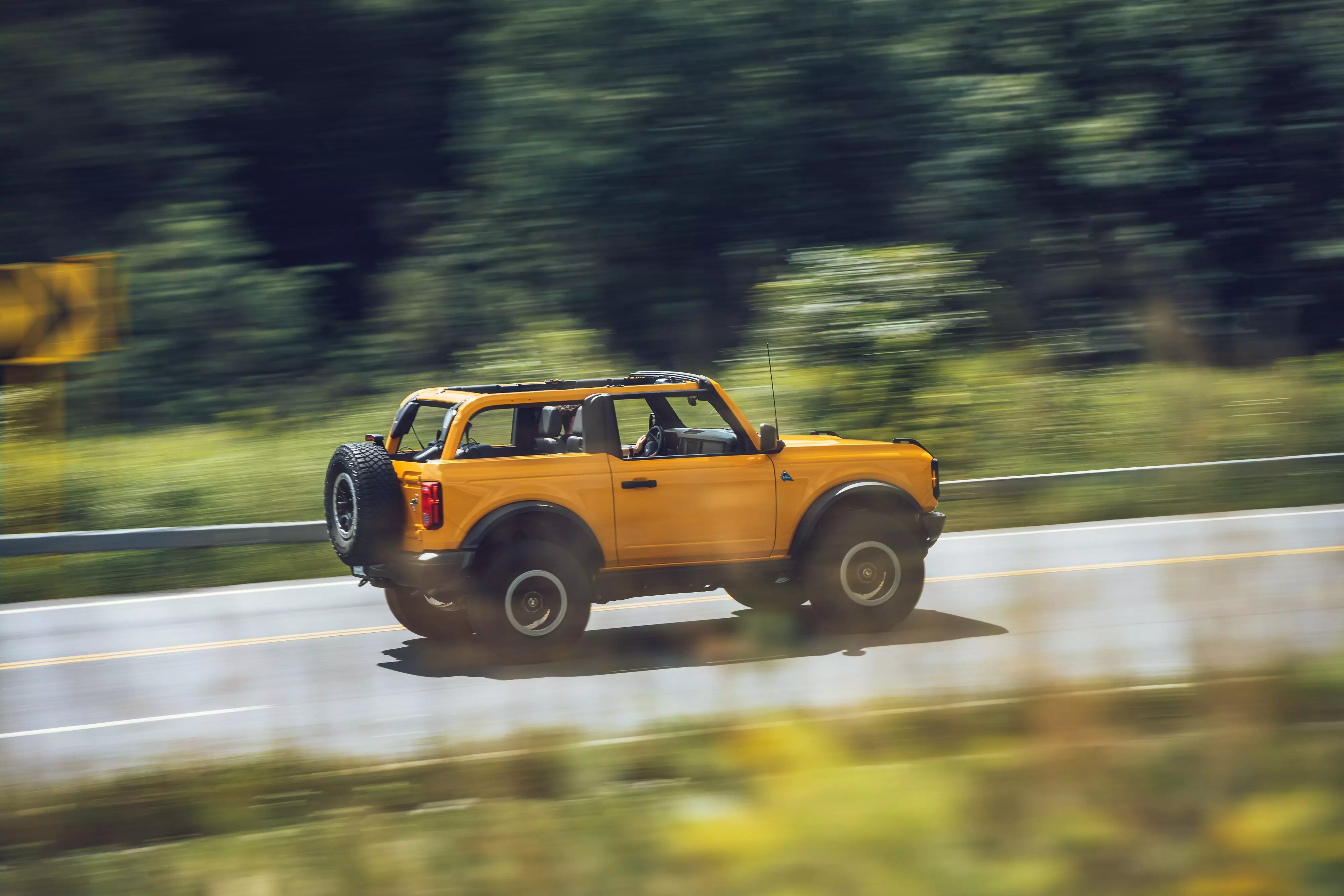 ford bronco sasquatch due porte giallo del 2021