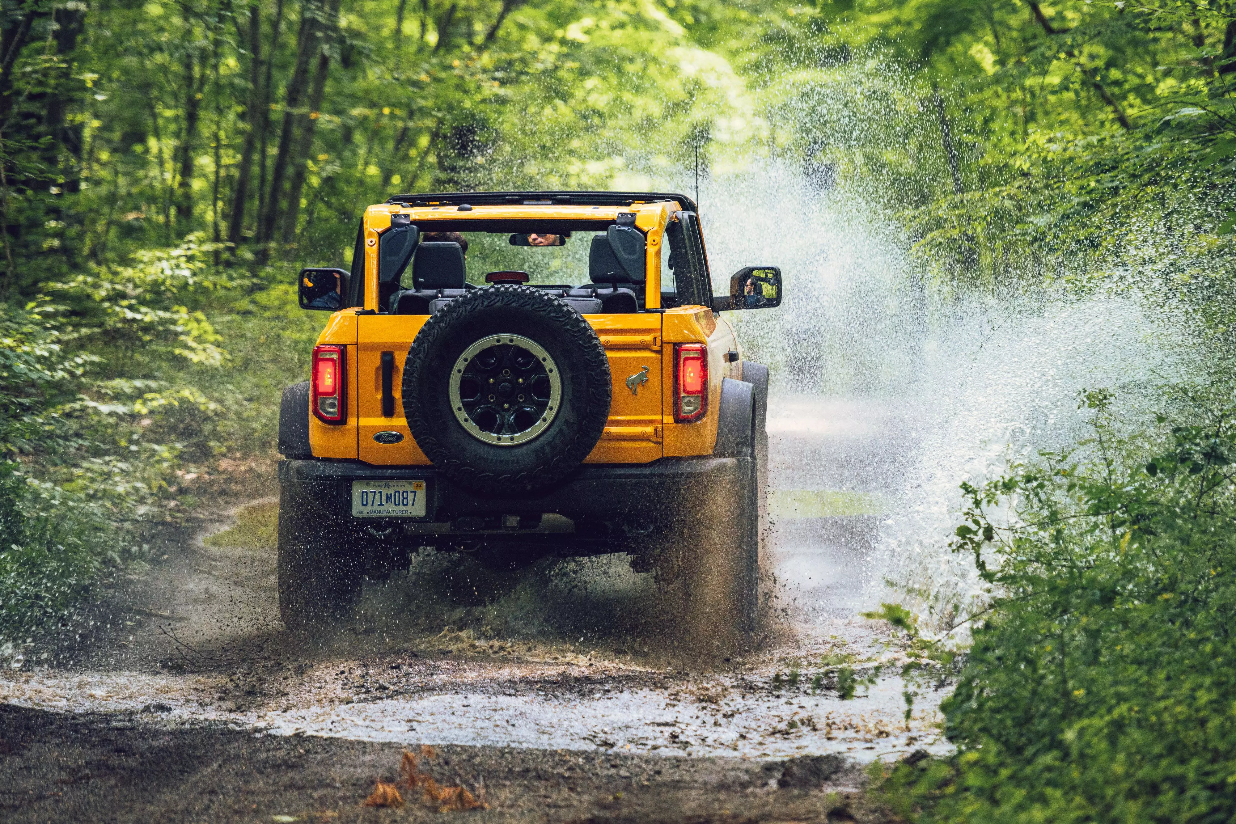 ford bronco sasquatch due porte giallo del 2021