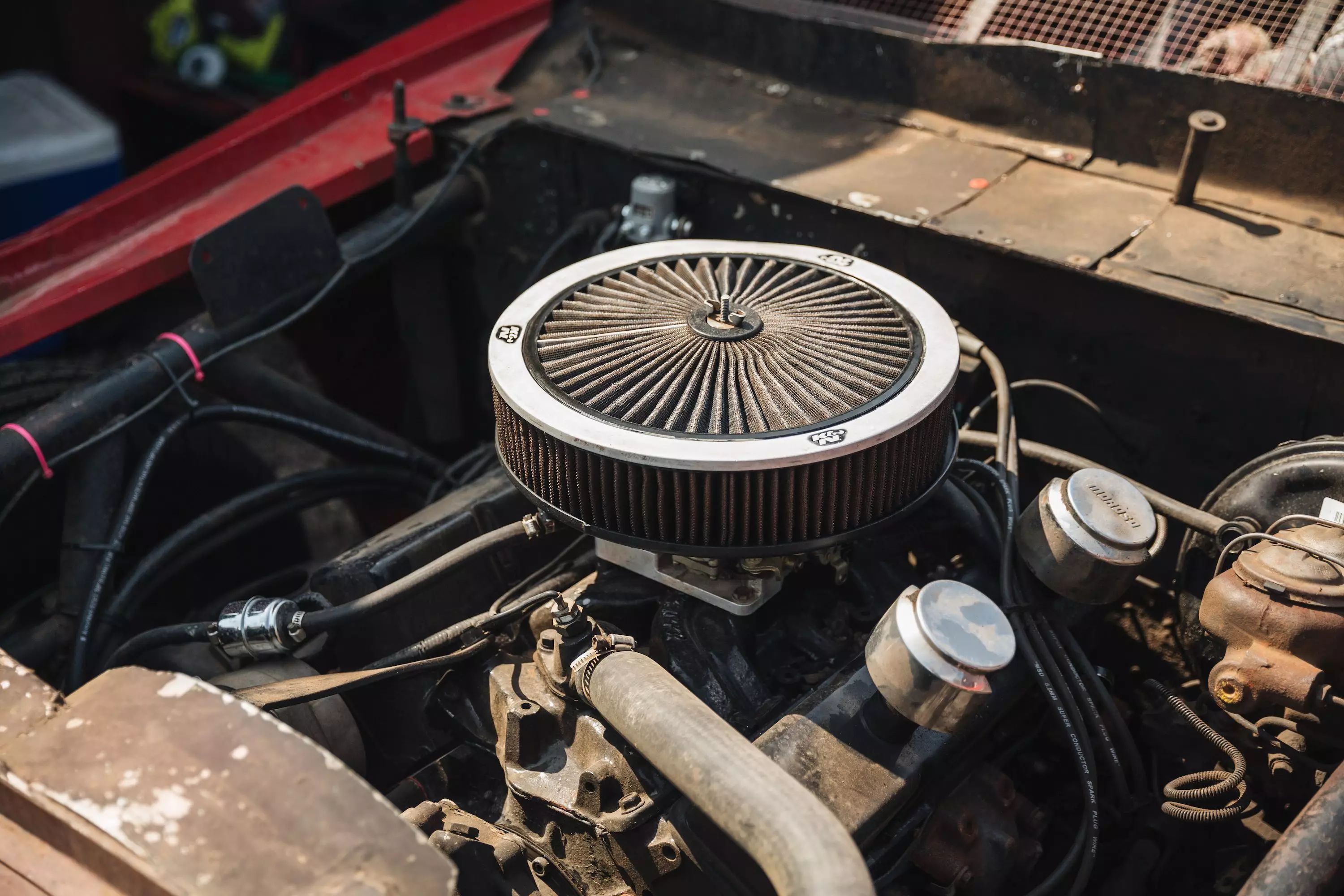 pista sterrata per auto da corsa camaro