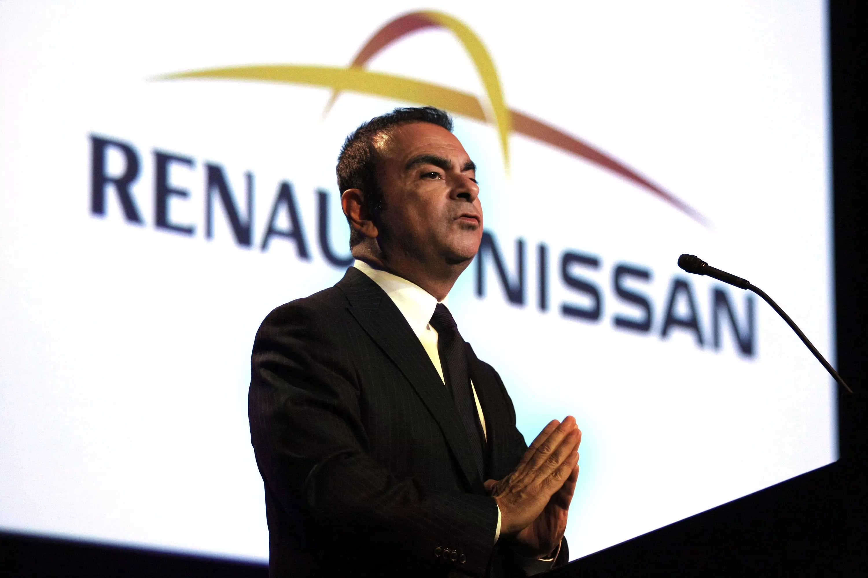 Giám đốc điều hành Nissan Carlos Ghosn phát biểu trước Đại hội Thế giới về Tin tức Ô tô