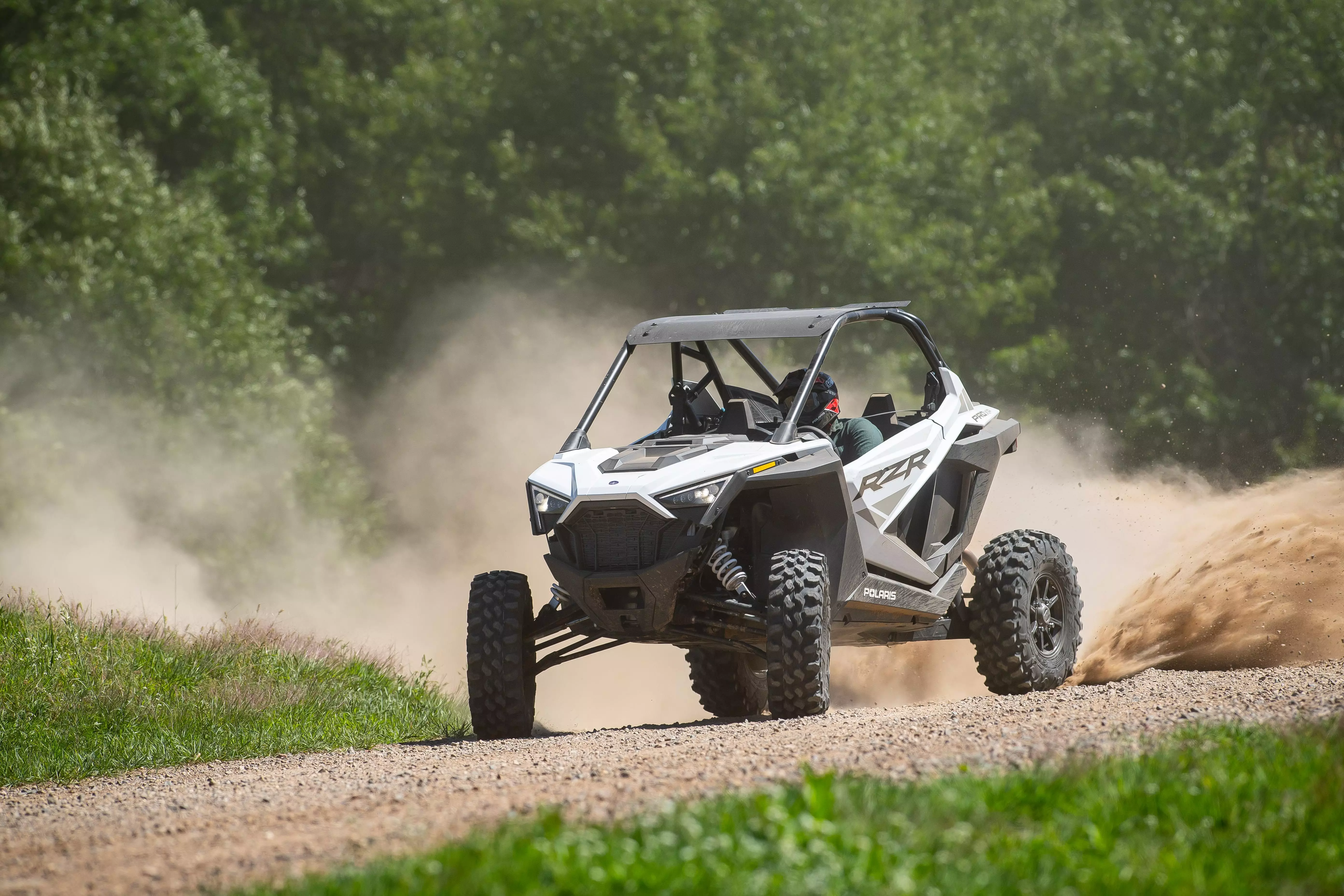 Polaris Rzr זה לצד זה גורם לי לרצות לנטוש את רכב הראלי שלי