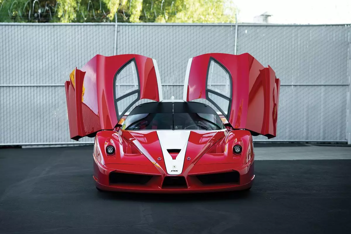 Imoto yomhlaba, Imoto, Imoto, Supercar, Imoto yomdyarho, Imoto yezemidlalo, Uyilo lweemoto, Ebomvu, Ferrari fxx, Imoto yokusebenza,