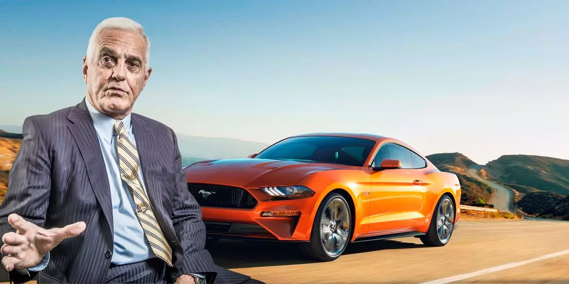 Bob Lutz sou poukisa nouvo Ford Mustang bat Camaro la