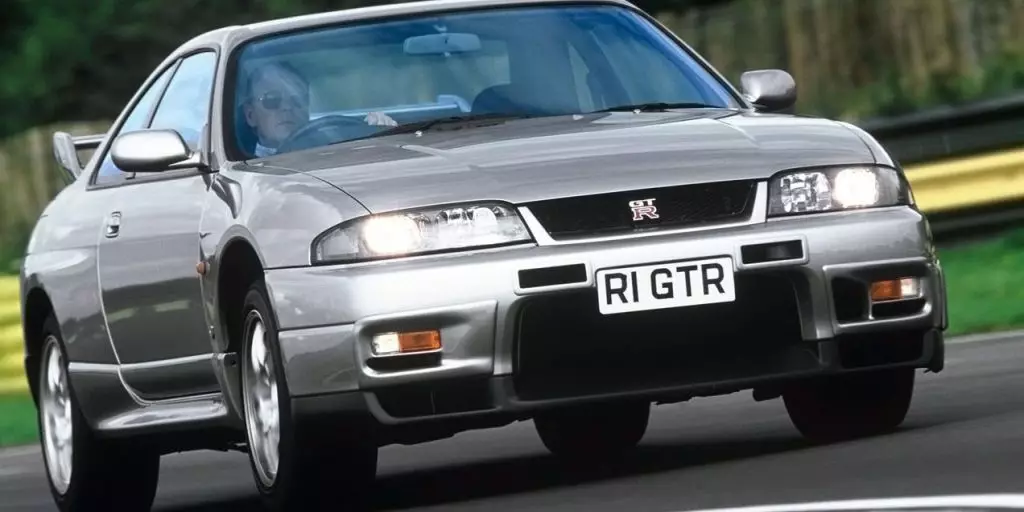 nissan r33 gt r