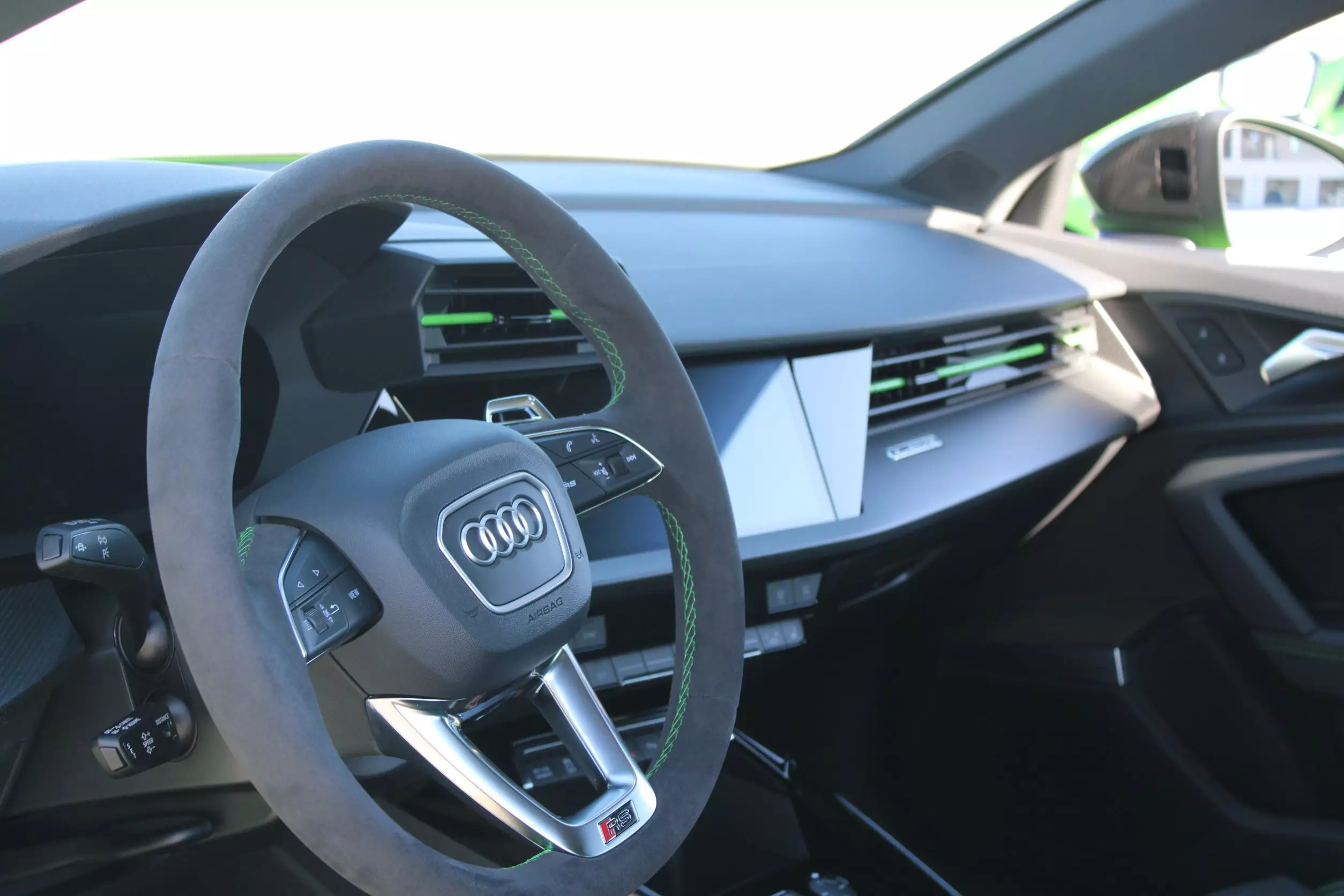 ផ្ទៃខាងក្នុងរថយន្ត Audi RS3