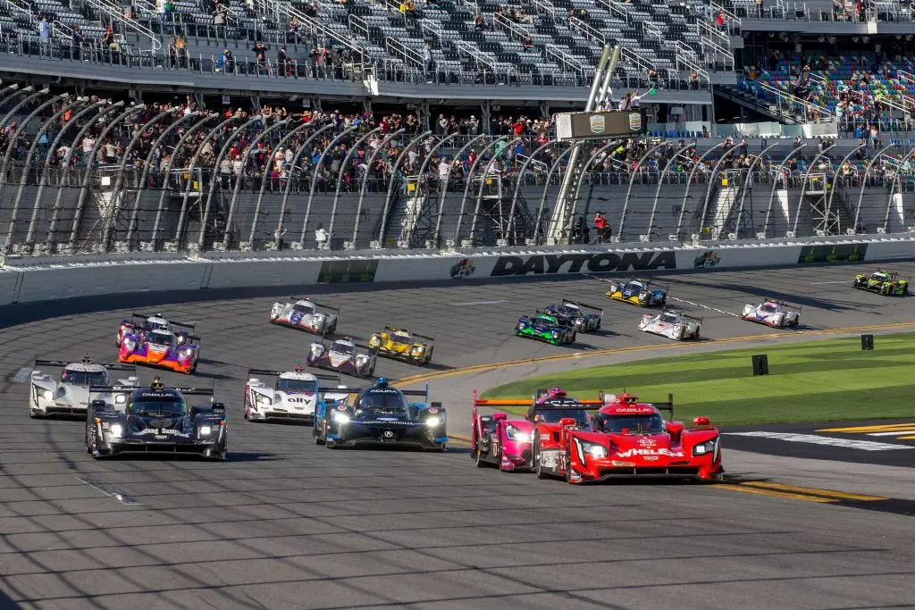 Дейтона Бич, FL 30 январ майдон парчами сабзро мегирад, то Rolex 24 дар Daytona, мусобиқаи силсилаи imsa weathertech, Speedway International Daytona 30 январи соли 2021 дар Дейтона Бич, Флорида акс аз ҷониби Брайан Клигетти