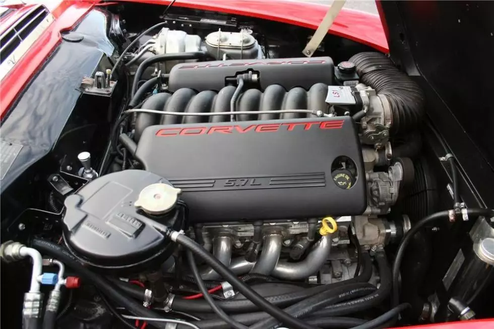 Makina, Bahagi ng makina ng sasakyan, Air manifold ng sasakyan, Bahagi ng super charger ng sasakyan, Personal na luxury car, Linya ng gasolina, Kit na kotse, Nut, Hood, Rocker cover,