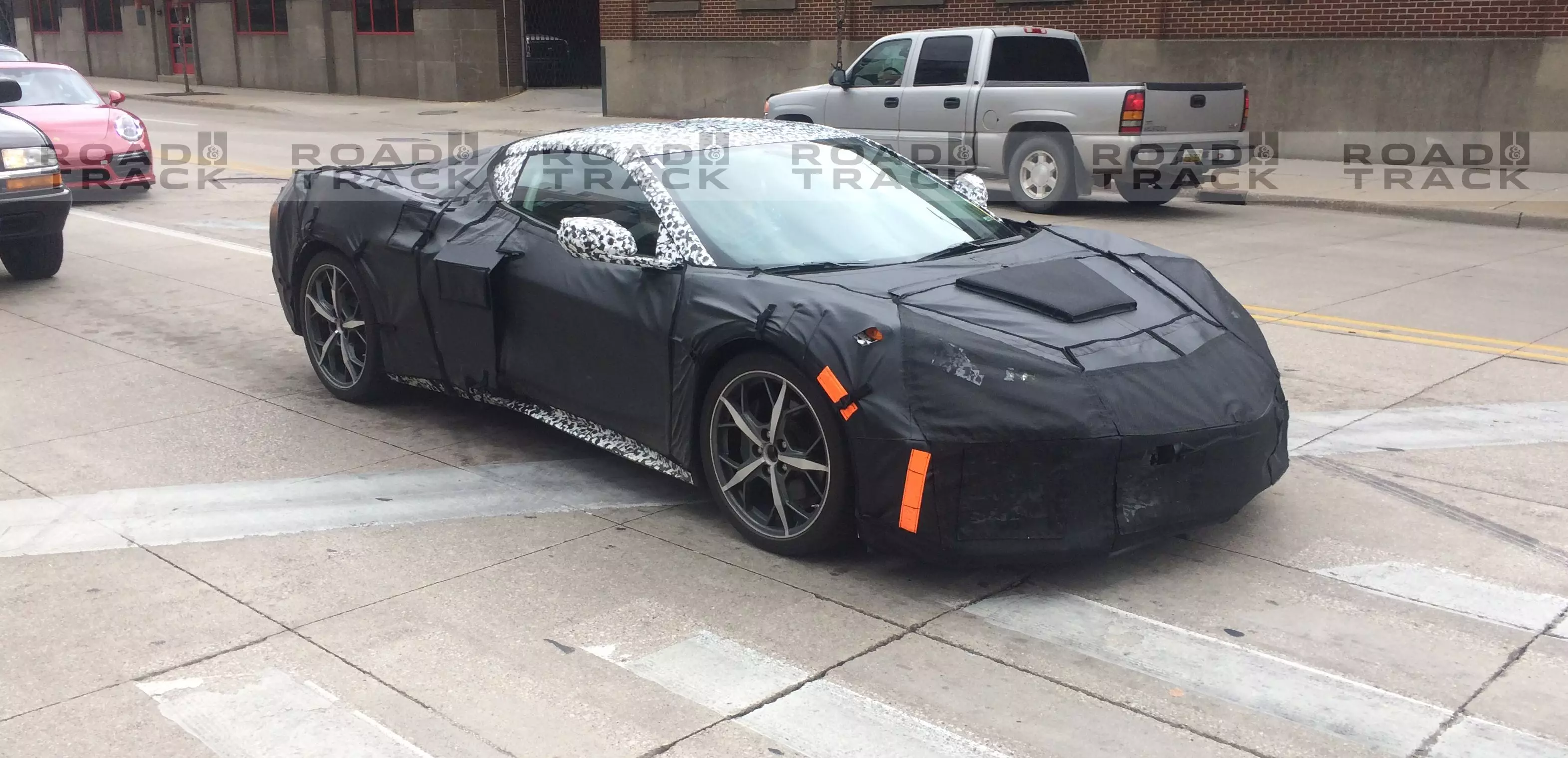 motora navîn corvette porsche