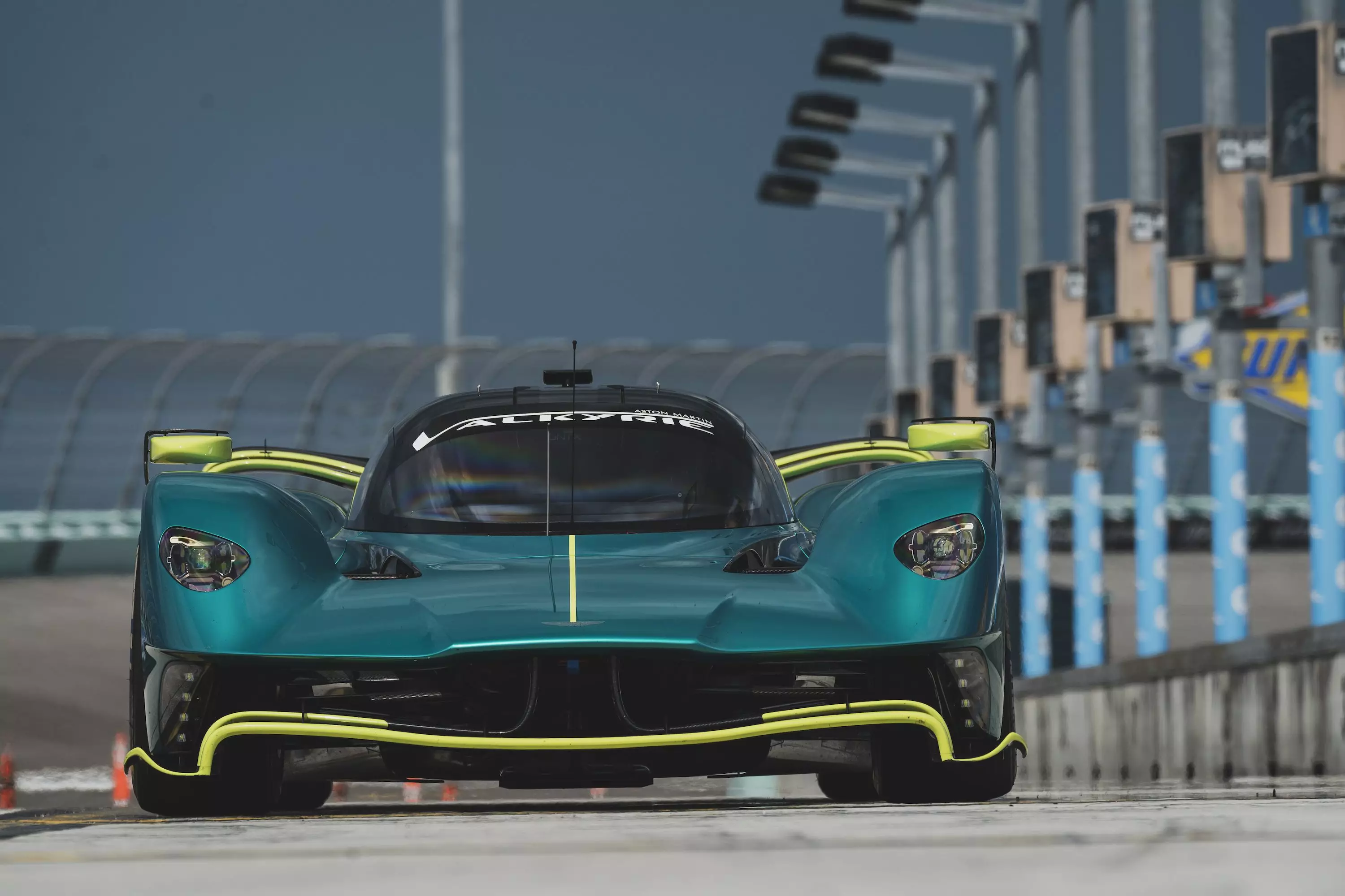 aston martin valkyrie amr pro