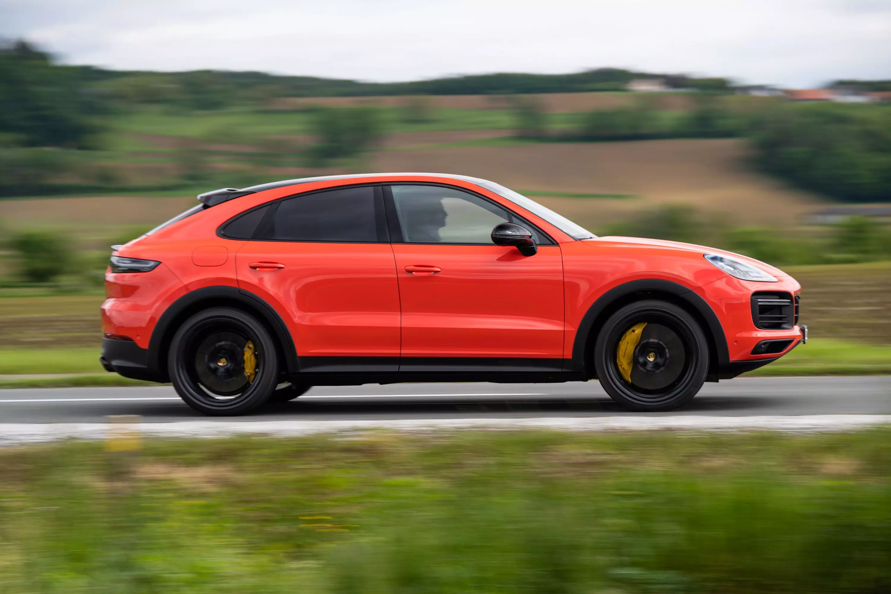 Porsche Cayenne Coupe нь 911-ийн малгай өмсдөг