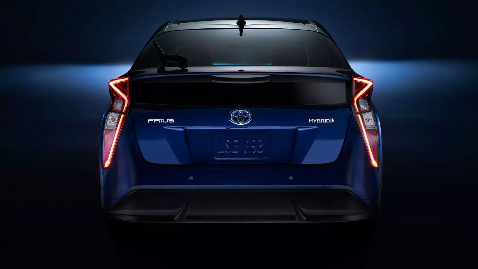 Toyota Prius 2017 in Blue Crush Metallic