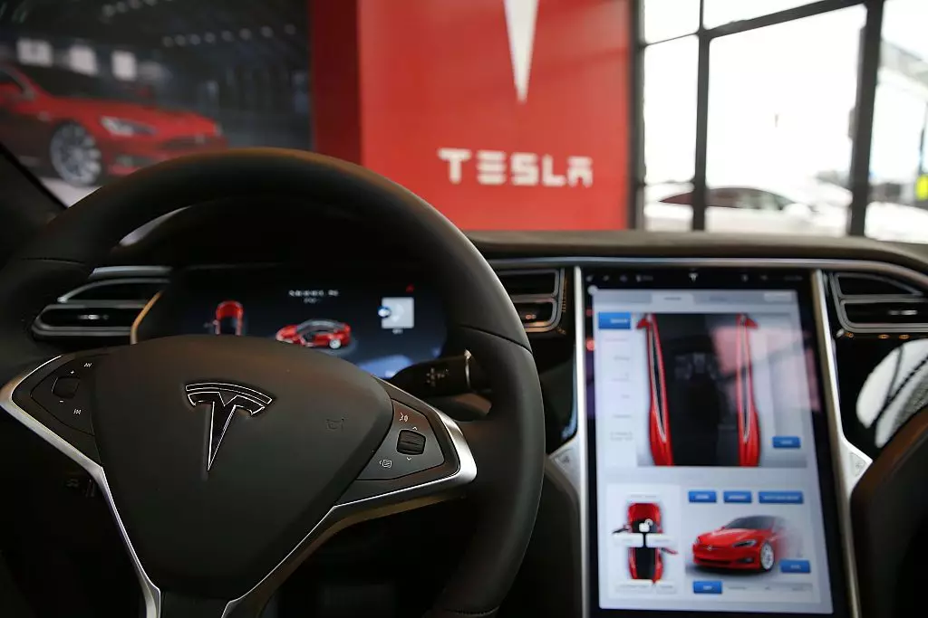 máy lái tự động tesla