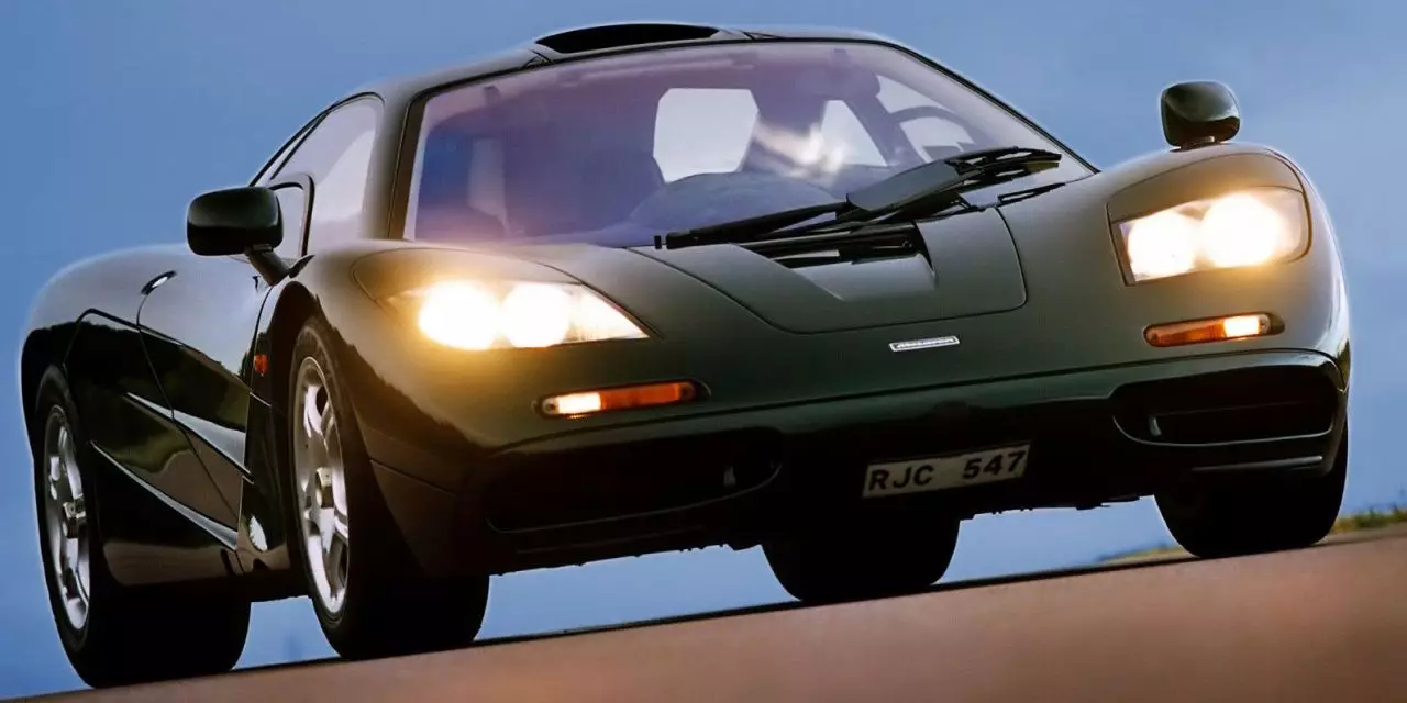 يحصل مالكو McLaren F1 على محرك V12 مستعار بينما يتم إعادة بنائهم