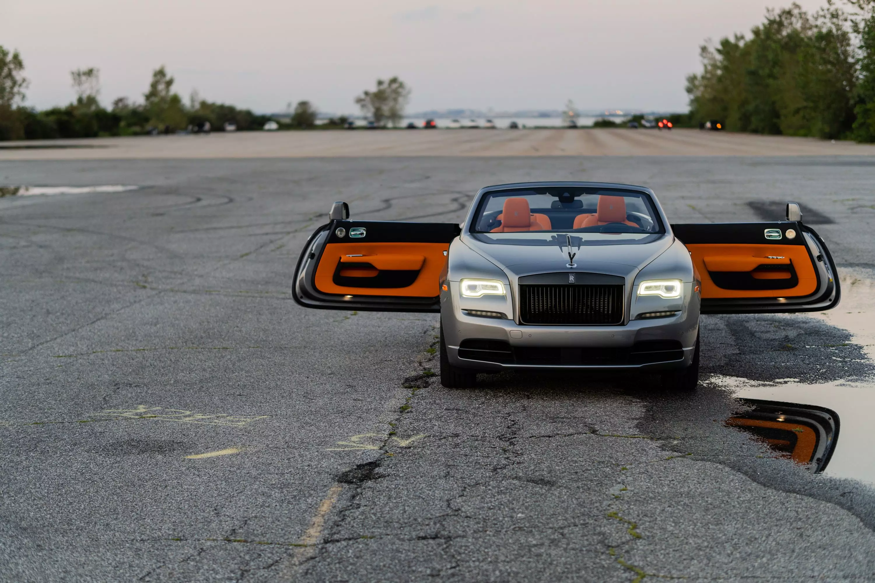 2020 rolls royce dawn black badge