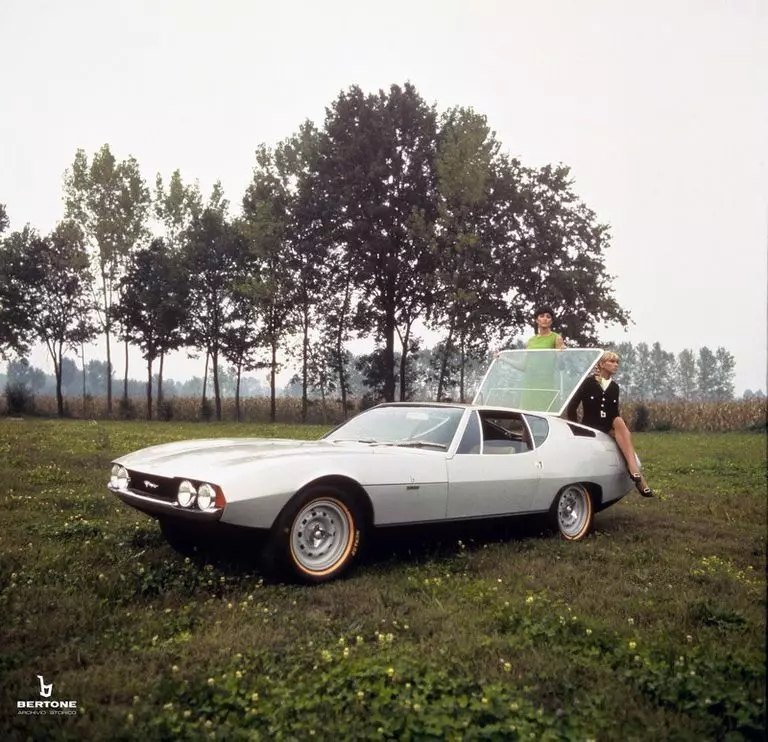 bertone jaguar pirana