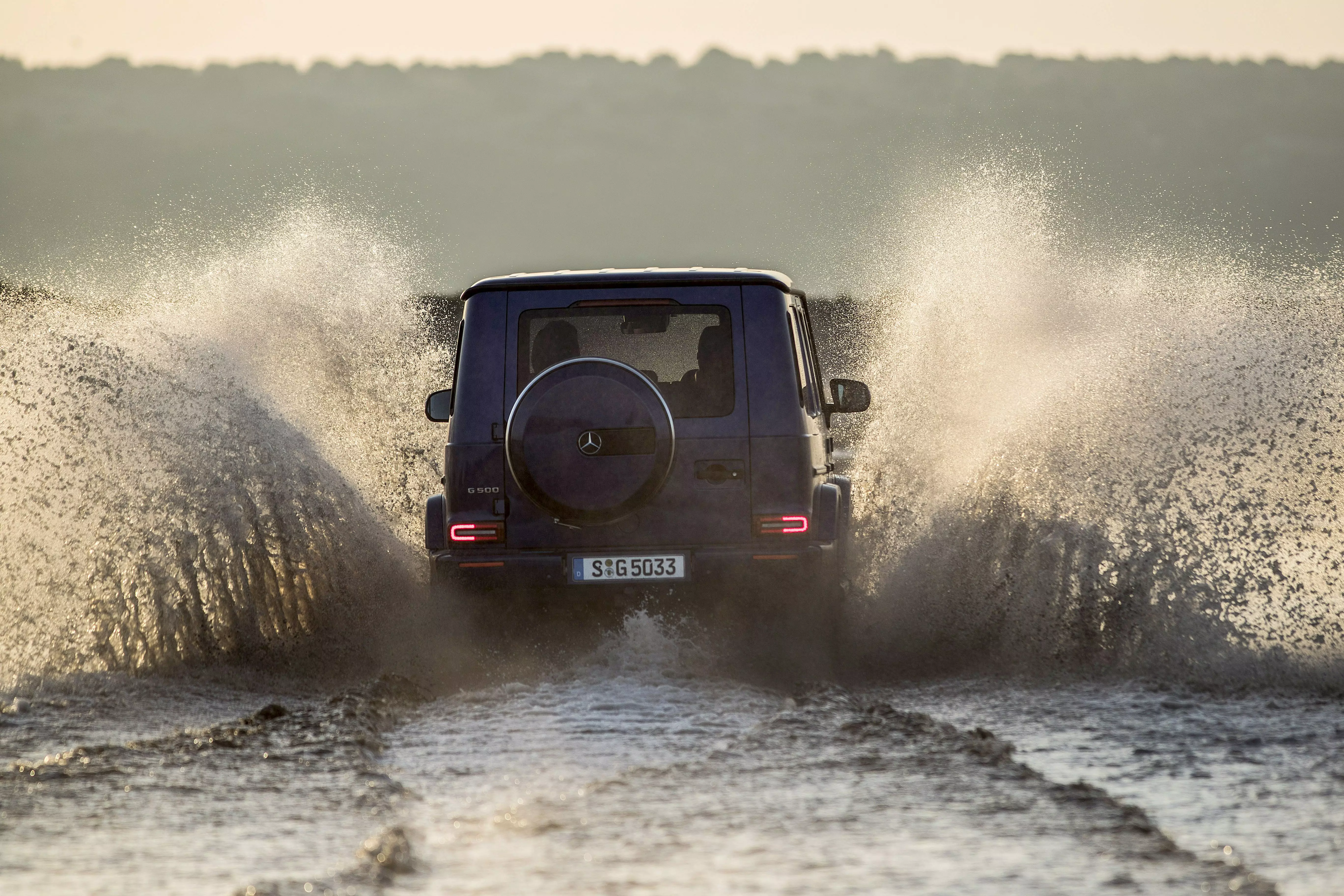 Farartæki, torfæruakstur, torfærutæki, bíll, afþreying, bylgja, bílahlutur, ryk, landrover varnarmaður, rallýárás,