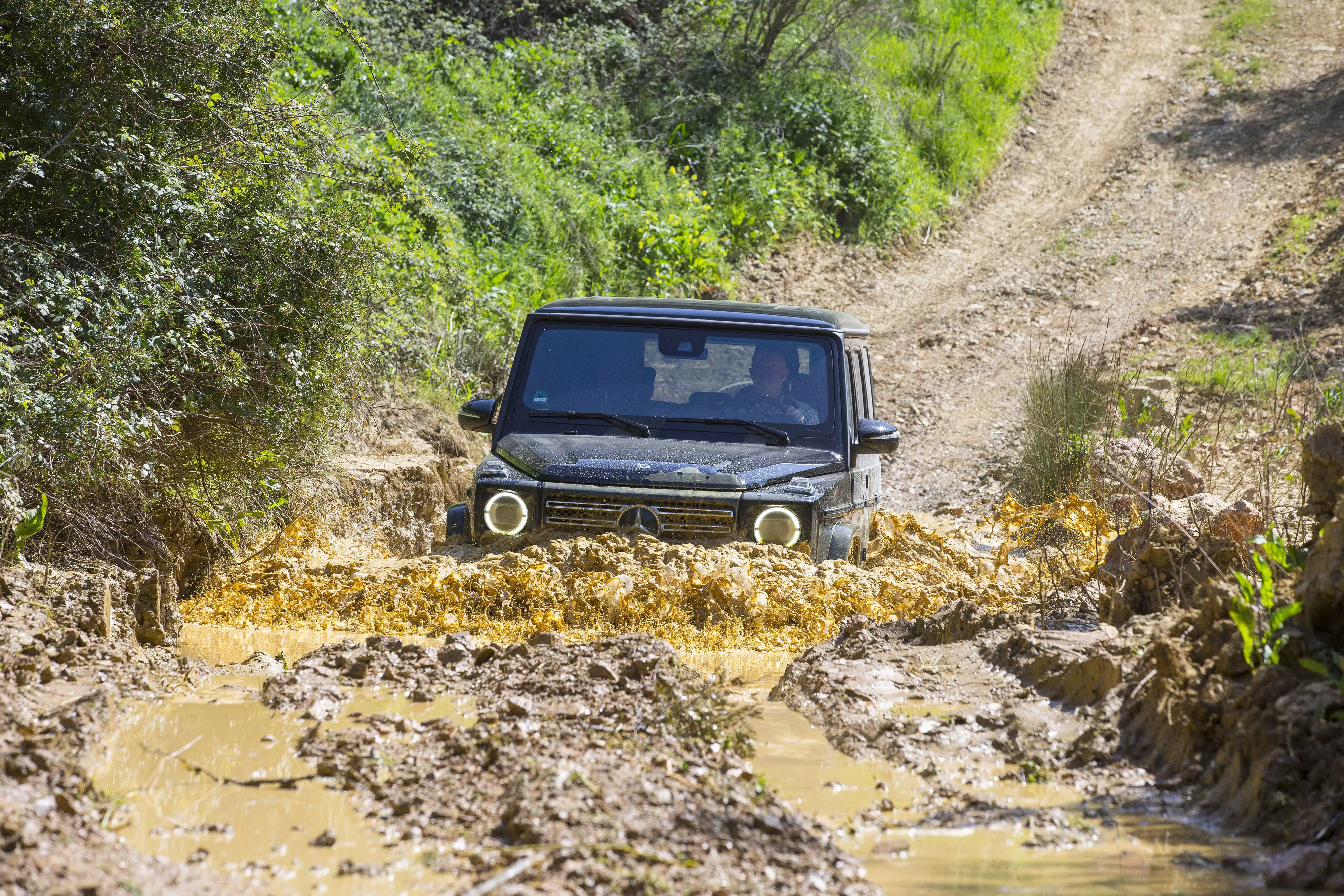 utanvegaakstur, farartæki, torfærutæki, reglubundið rally, leðja, bíll, jarðfræðilegt fyrirbæri, afþreying, landrover varnarmaður, Mercedes-benz g-class,