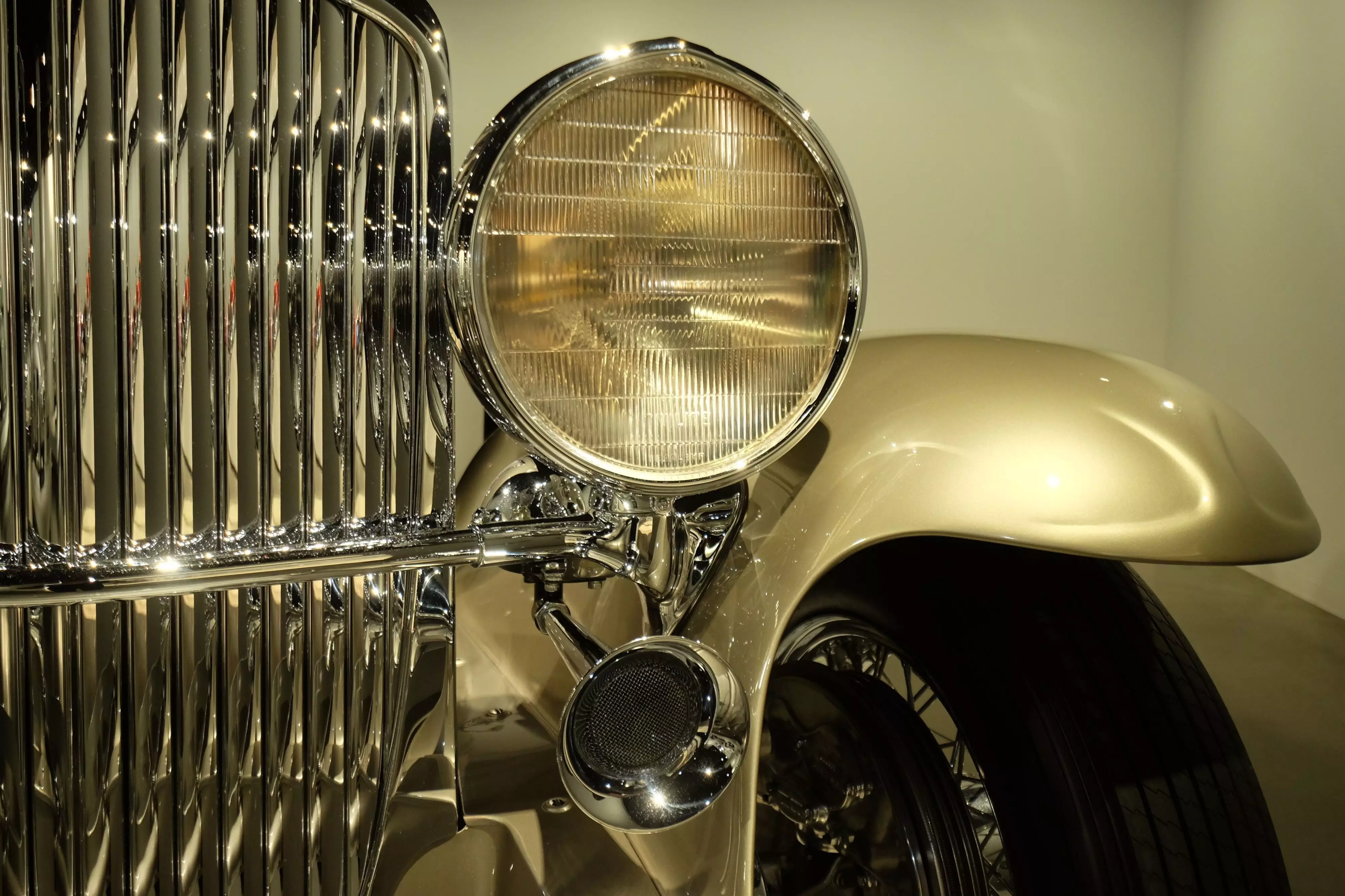 Veicolo a motore, Design automobilistico, Illuminazione automobilistica, Pneumatico automobilistico, Esterno automobilistico, Faro anteriore, Griglia, Auto d'epoca, Fotografia, Luce di parcheggio per autoveicoli,