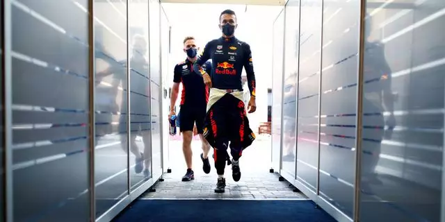 Alex Albon بهتر مستحق آهي