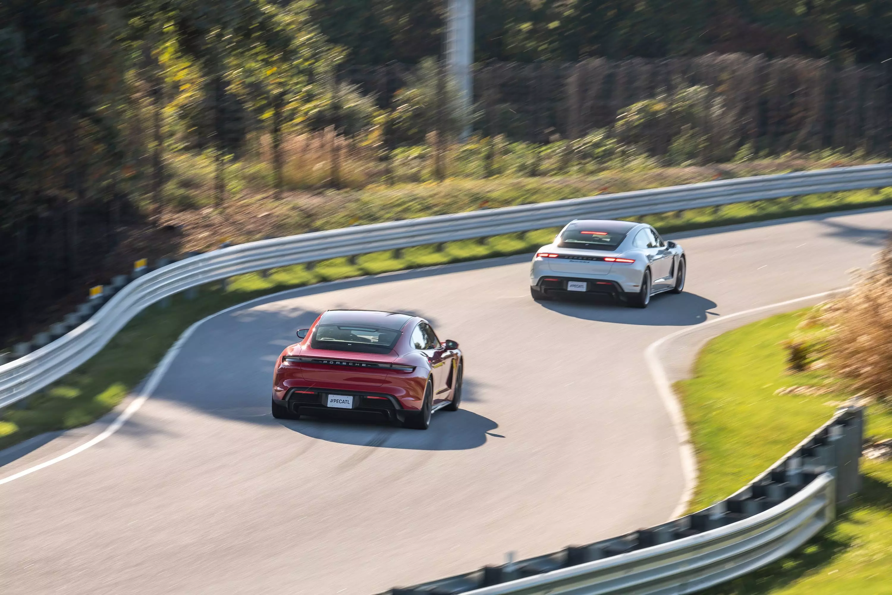 porsche taycan turbo s ĉe porsche experience center atlanta, ga