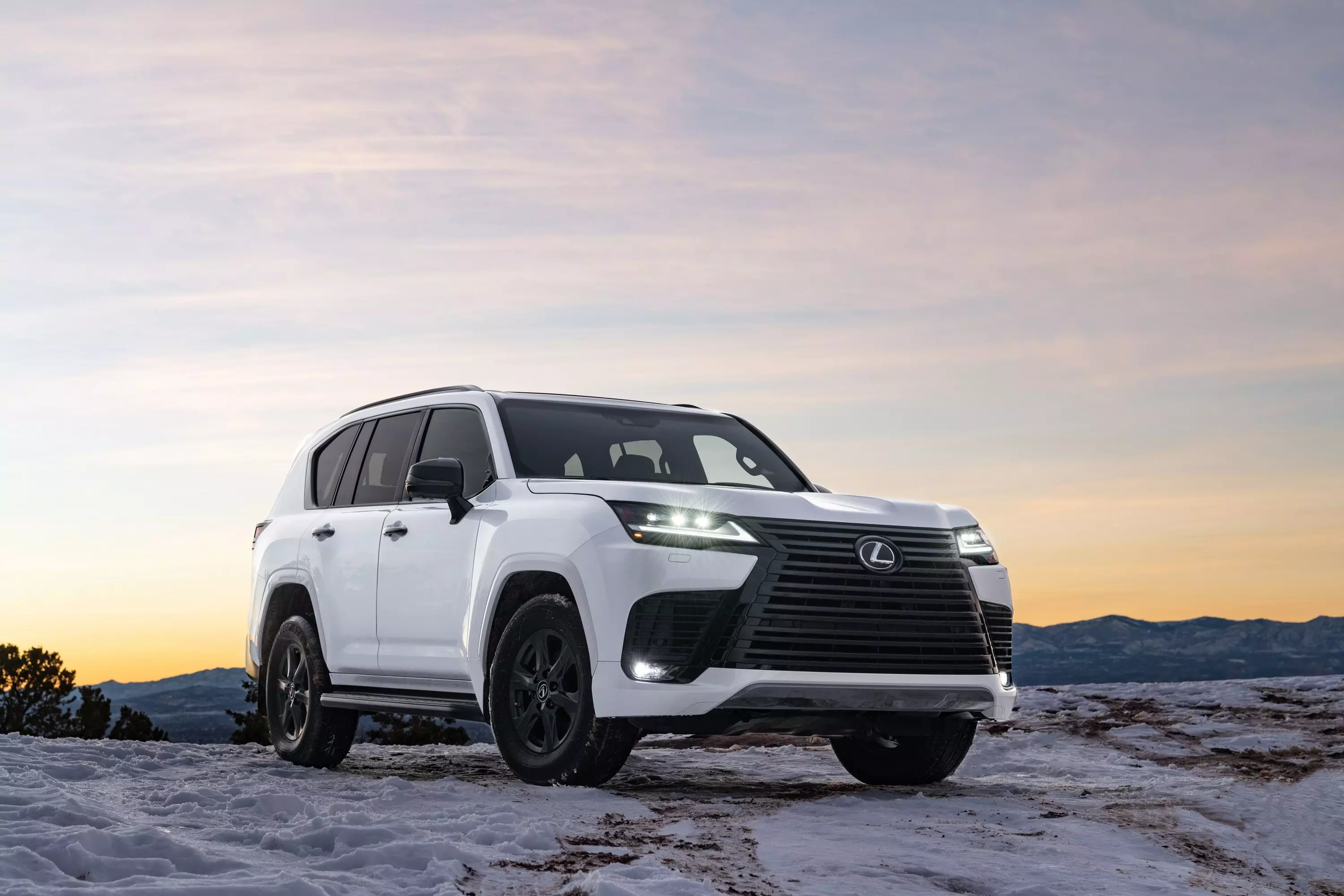 Lexus lx600 rok výroby 2022