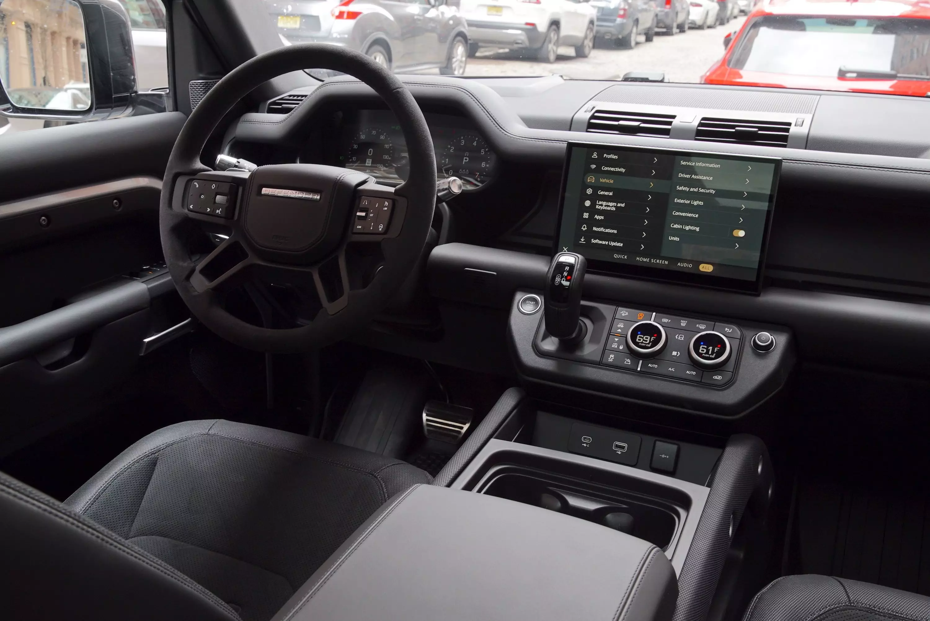 Land Rover Defender v8 2022