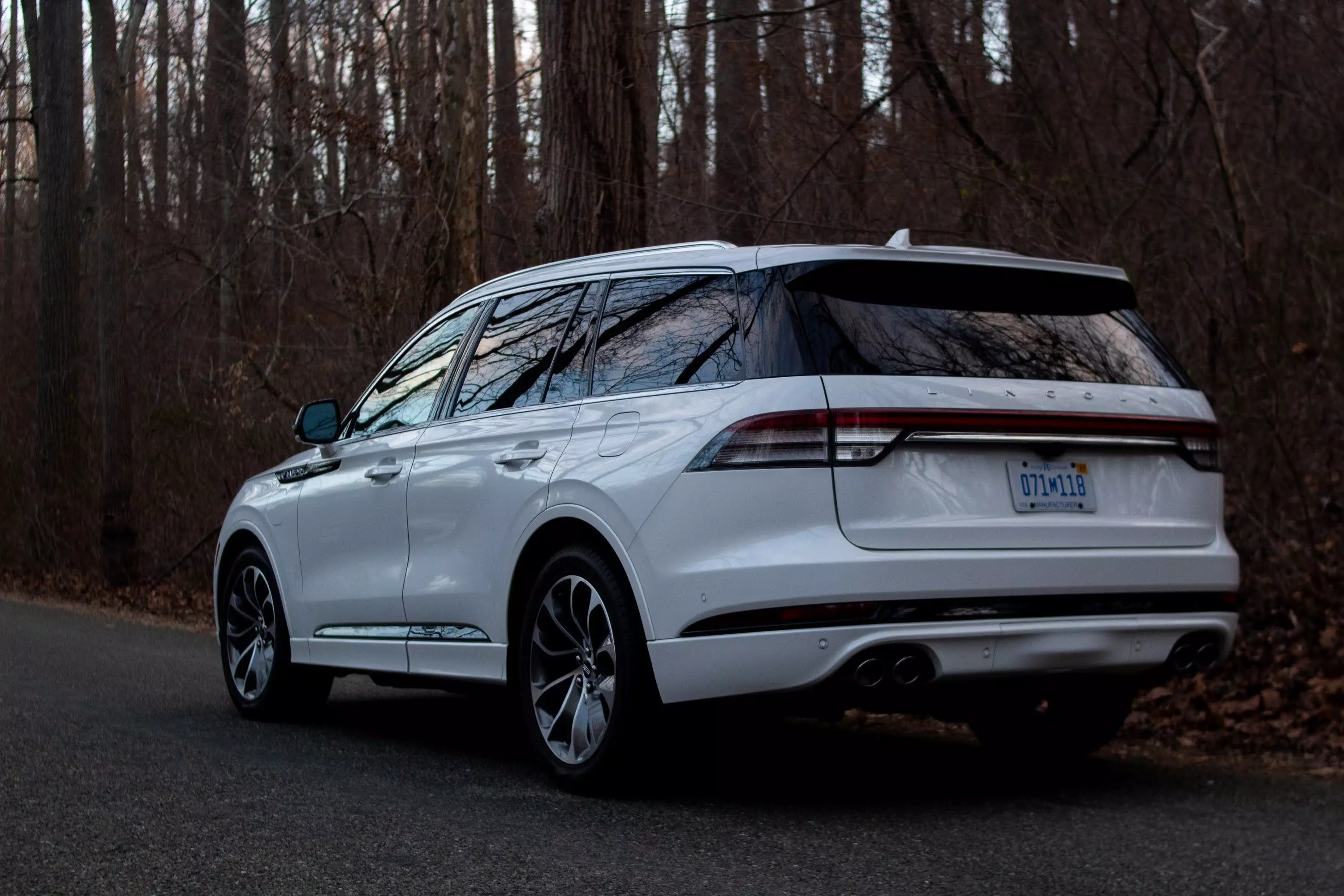 2020 lincoln aviator grand touring rear