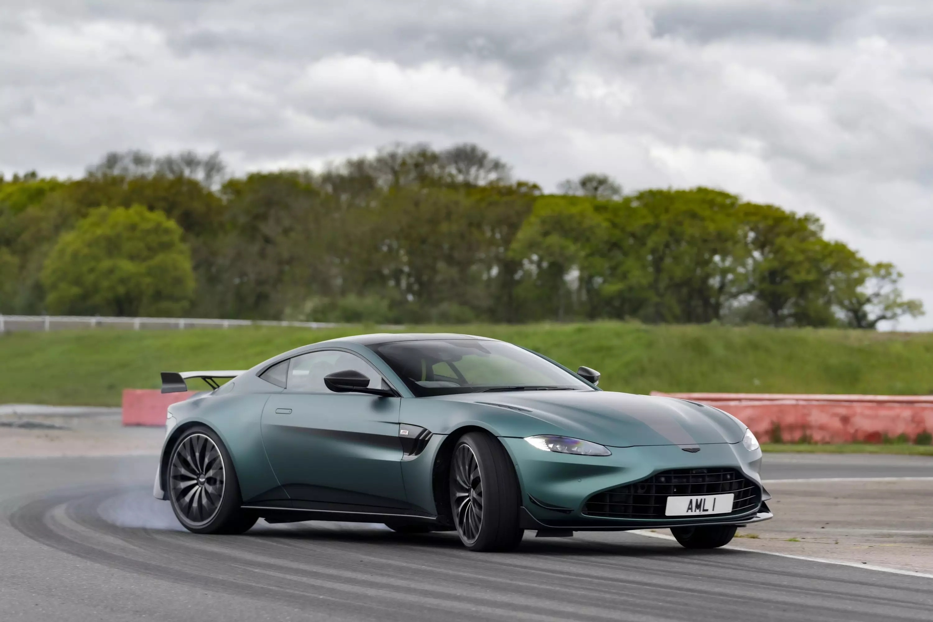 Aston Martin Vantage F1 Edition on mitä tämän auton olisi pitänyt olla koko ajan