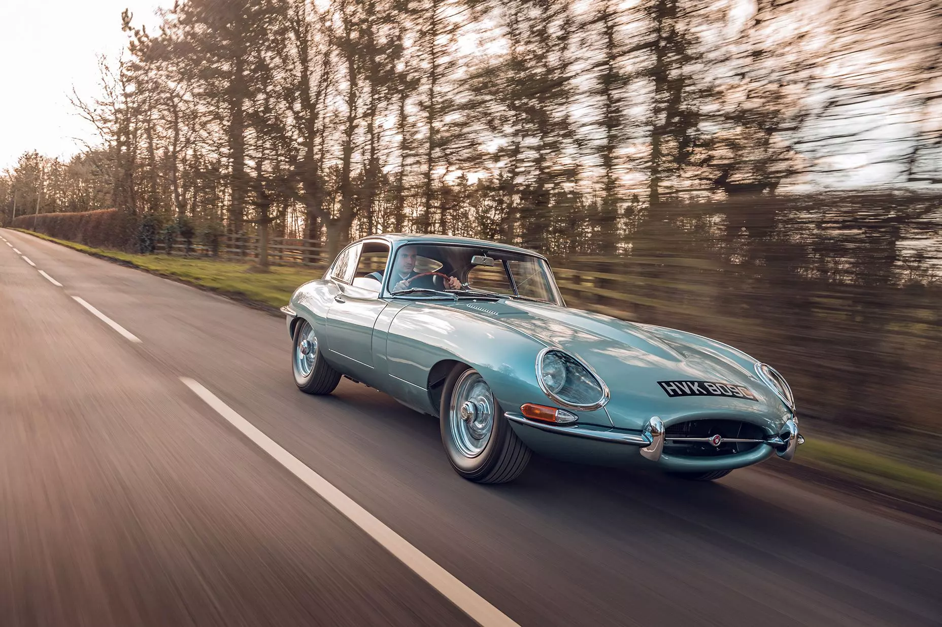 Jaguar E-Type Yobadwanso Yoyamba Kubwereza Koyendetsa - Factory E-Type Restomod