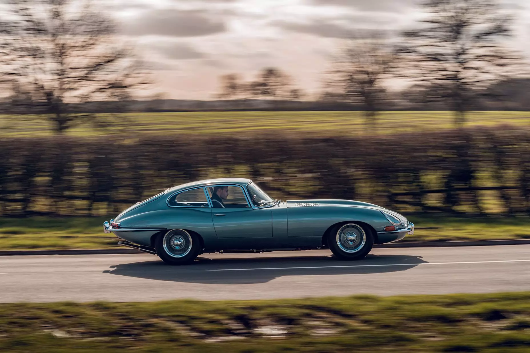 jaguar e type reborn restomod fabrikk