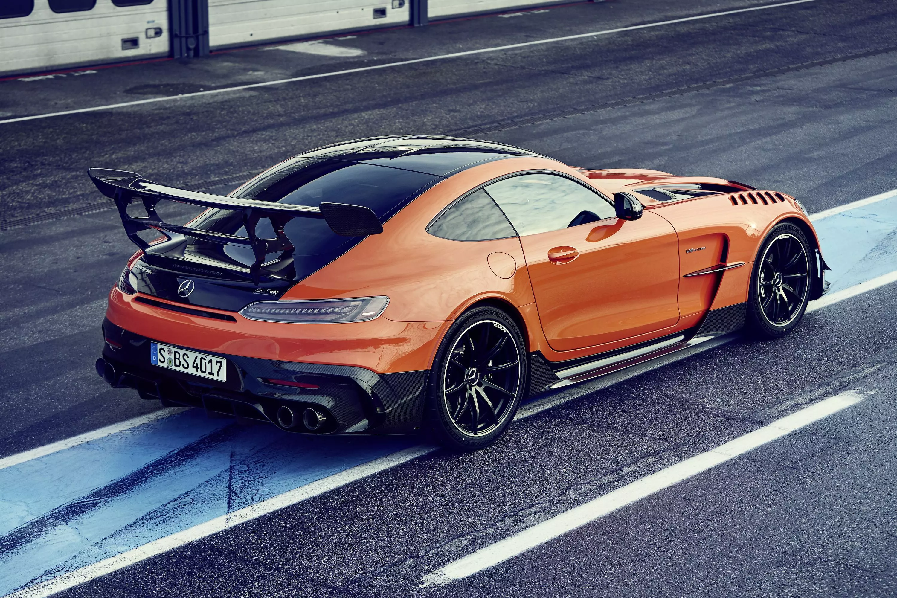 2021 m. mercedes amg gt black serija